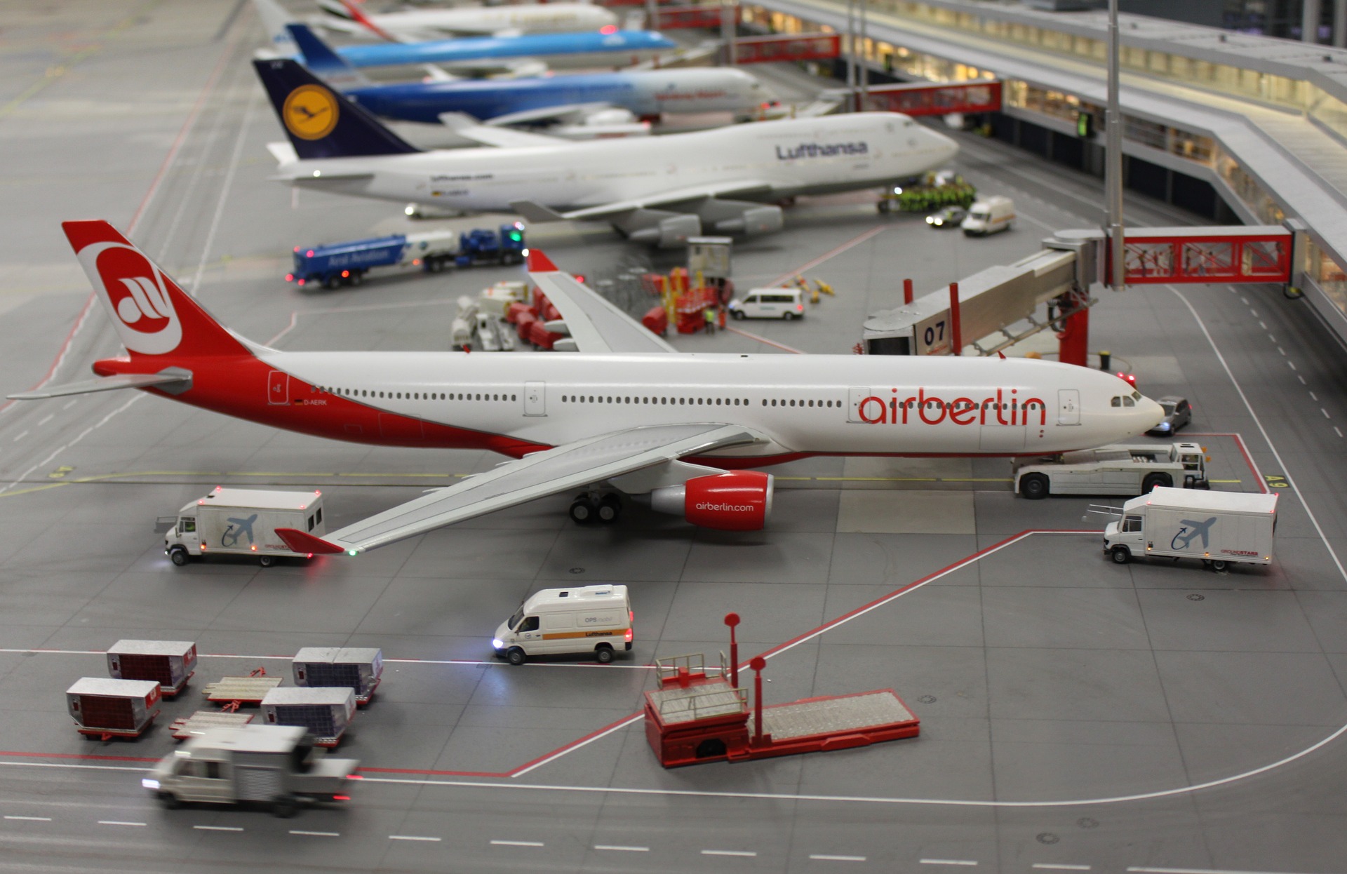 A Scale-Model Airport That Astounds - Me gusta volar
