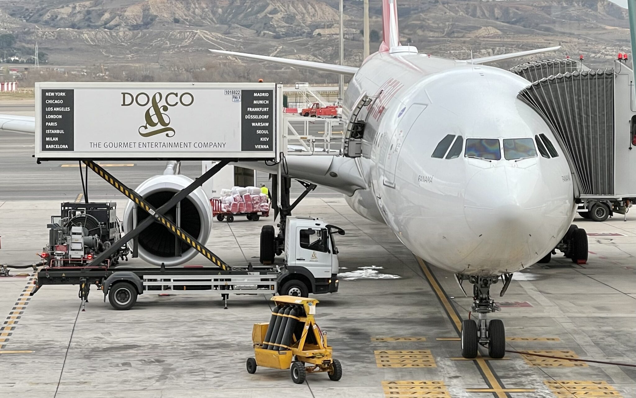 Inflight Dining, from Design to Seatback Tray - Me gusta volar