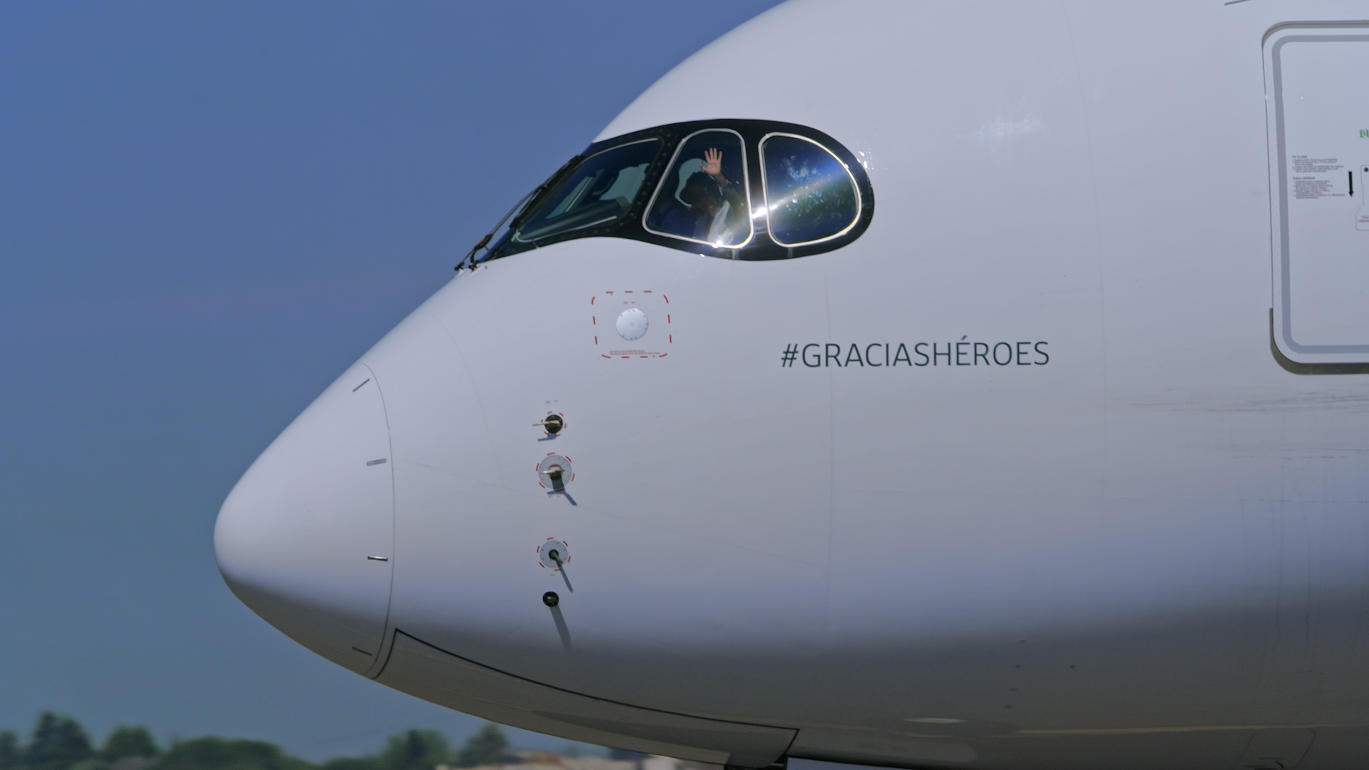 Avgeek Alert: Taking a Swipe at Aircraft Windshields - Me gusta volar